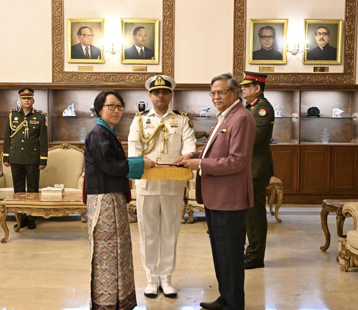 Dasho Karma Hamu Dorjee presents her Letter of Credence – Ministry of ...